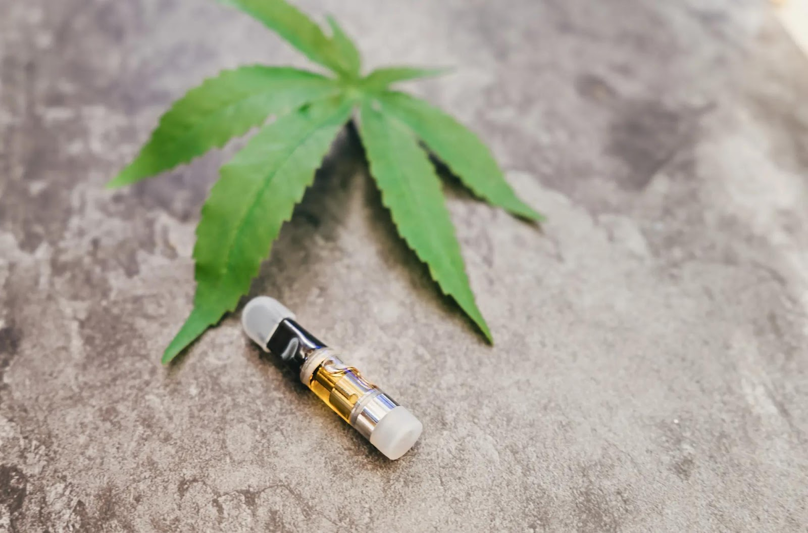HHC vs THC vs CBD: Key Differences and Benefits| CanaPuff